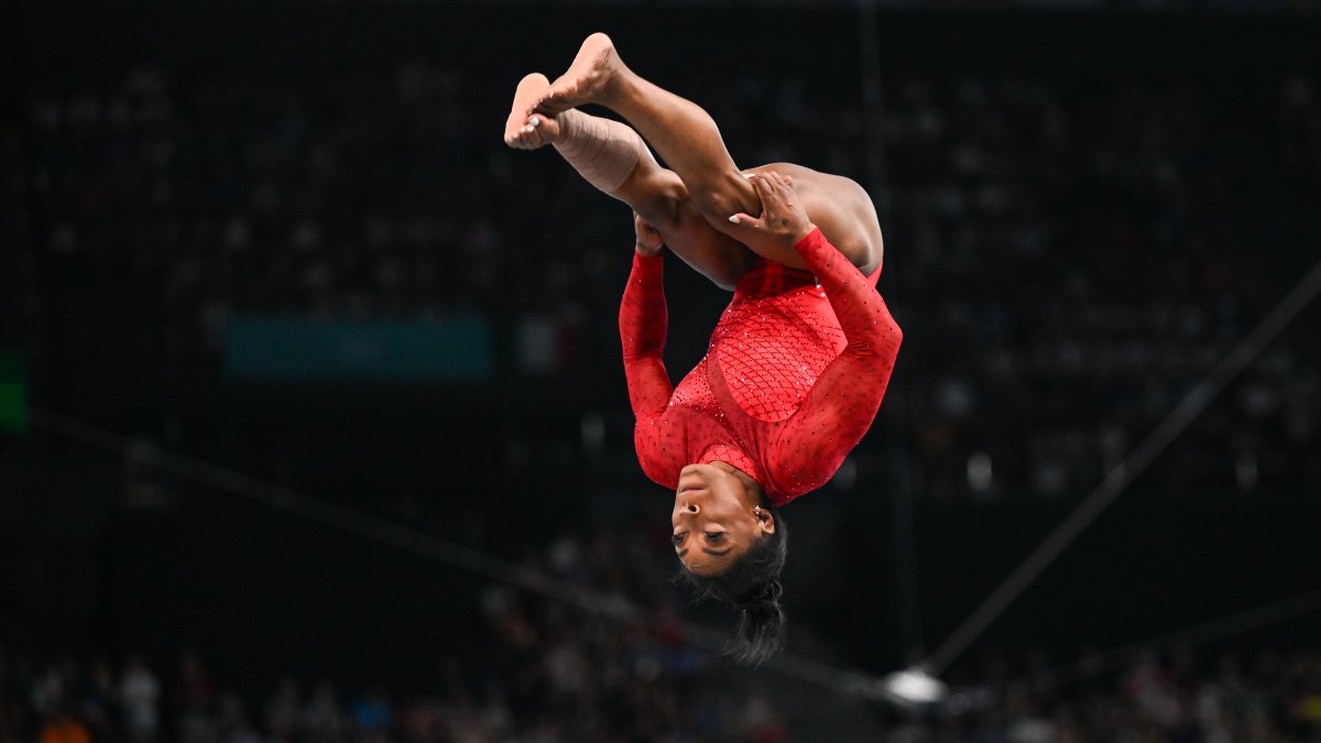 Simone Biles delivers stunning vaults to win another gold – NBC New York