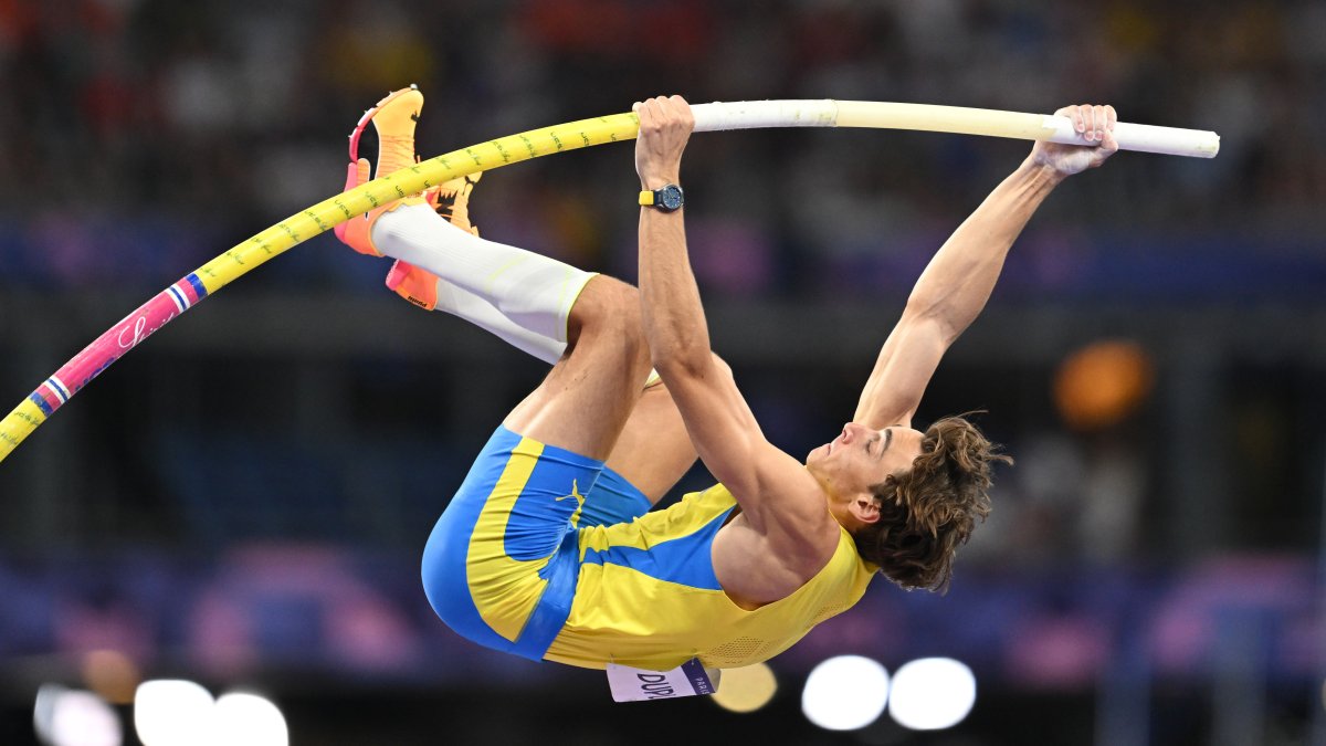 Pole vaulter Mondo Duplantis won gold – then broke his own world record ...