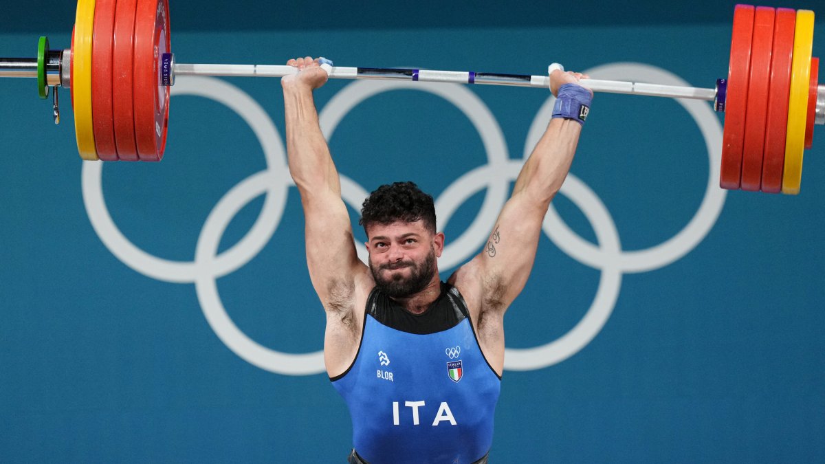 What is a press out in weightlifting? Controversial Olympics rule ...