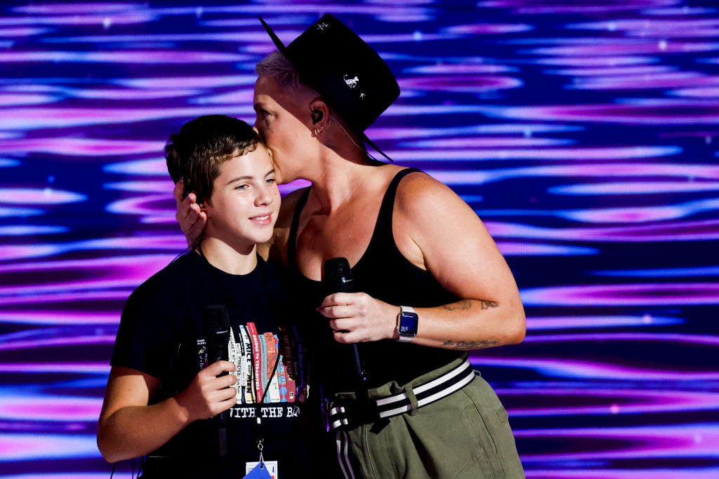 Pink’s pep talk with daughter Willow proves she’s a ‘Rockstar’ – NBC ...