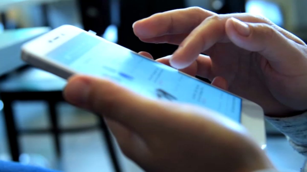 NY phone ban in school? Hochul aims to limit smartphone use – NBC New York