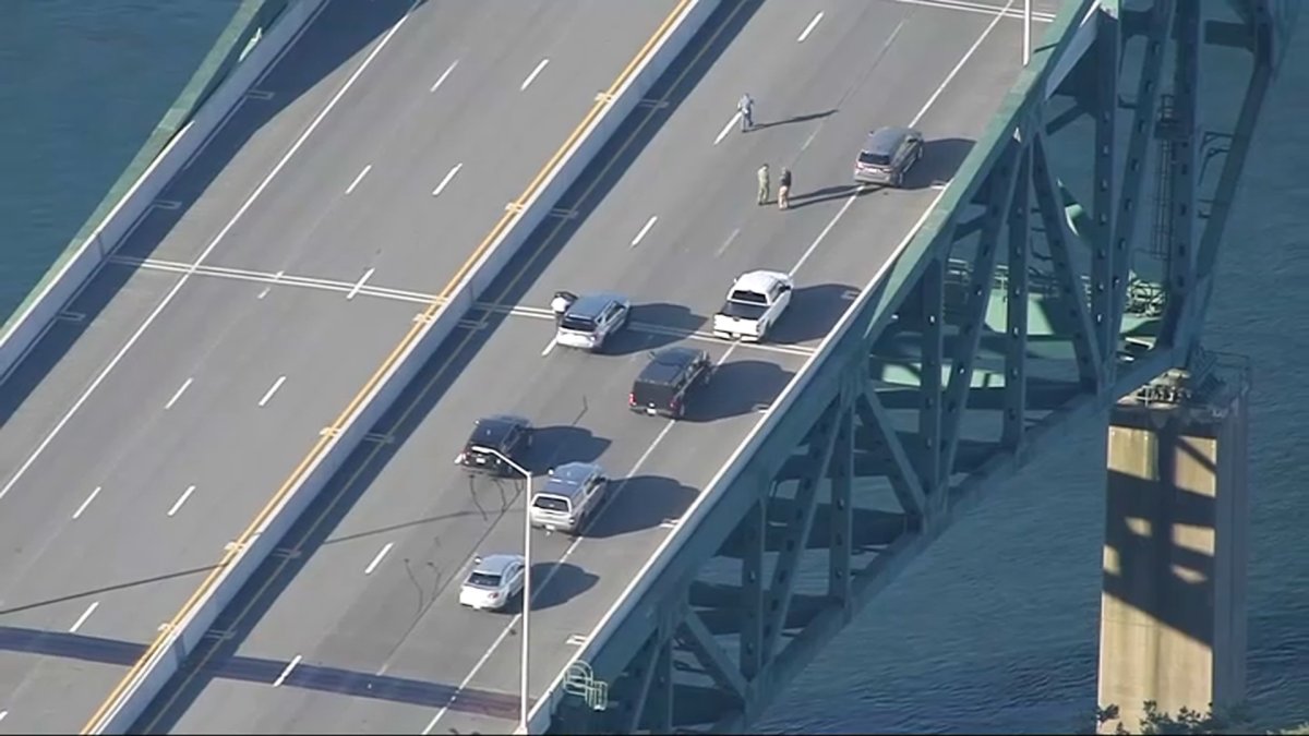 Piscataqua River Bridge shut down, man shot by police after killing ...