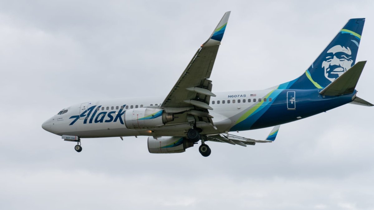 Alaska closes $1.9 billion acquisition of Hawaiian Airlines after DOT ...