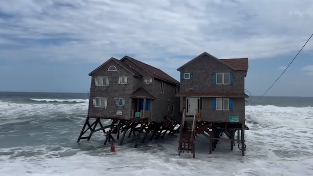 WATCH: House collapses into ocean on North Carolina coast – NBC New York