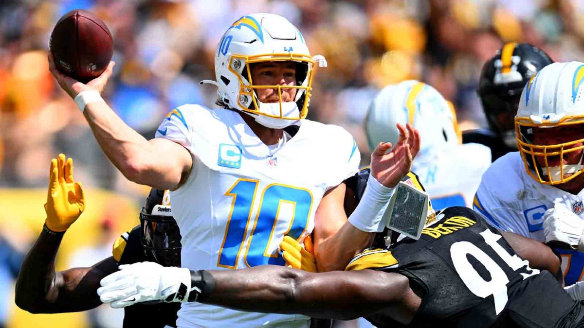 Los Angeles Chargers star Justin Herbert exits game with injury – NBC ...