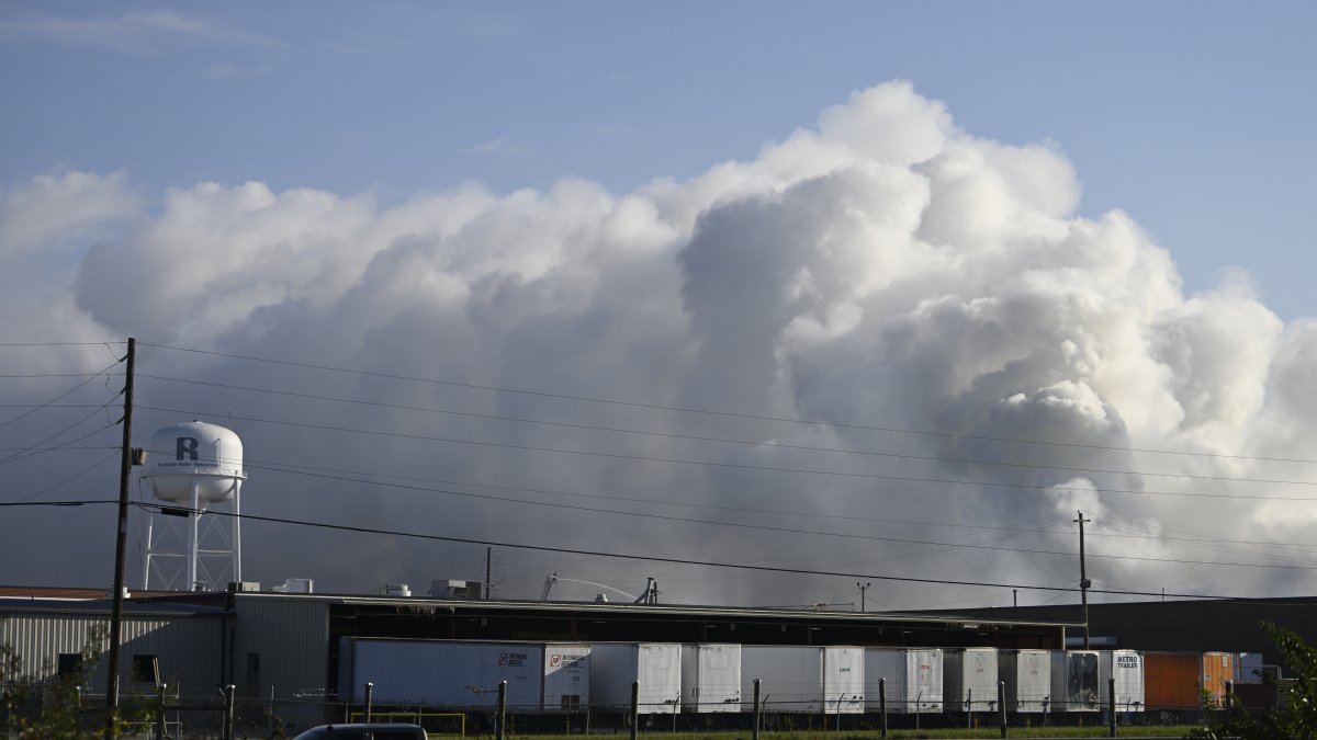 Shelter-in-place alert sent near Atlanta after chemical plant fire ...