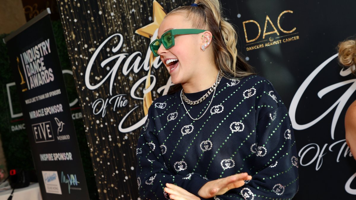 JoJo Siwa reacts to wire fraud accusations during prank – NBC New York