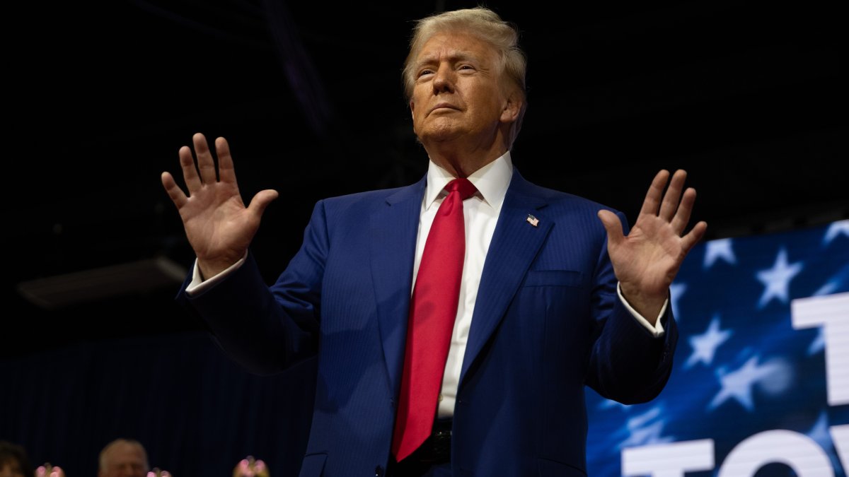 Trump’s bizarre music session reignites mental acuity questions – NBC ...