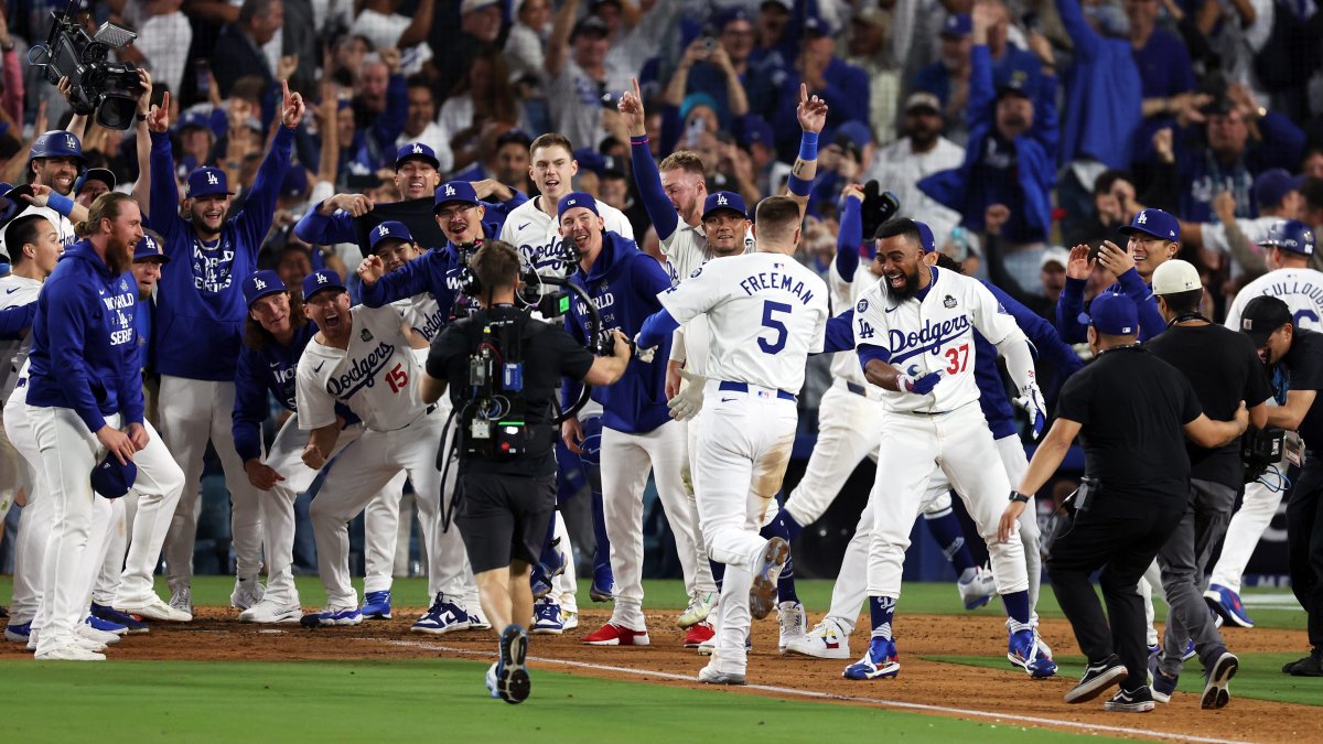 Live updates: Dodgers win World Series Game 1 on Freddie Freeman grand ...