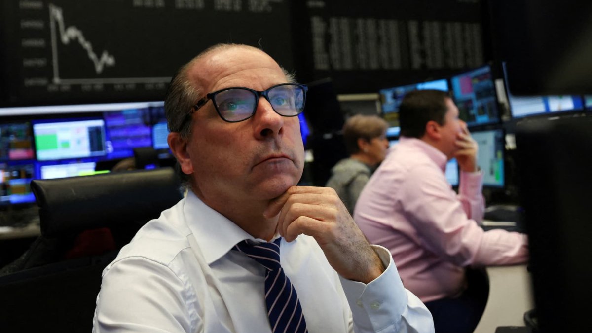 Europe markets close 2% lower, logging worst daily fall since August as ...