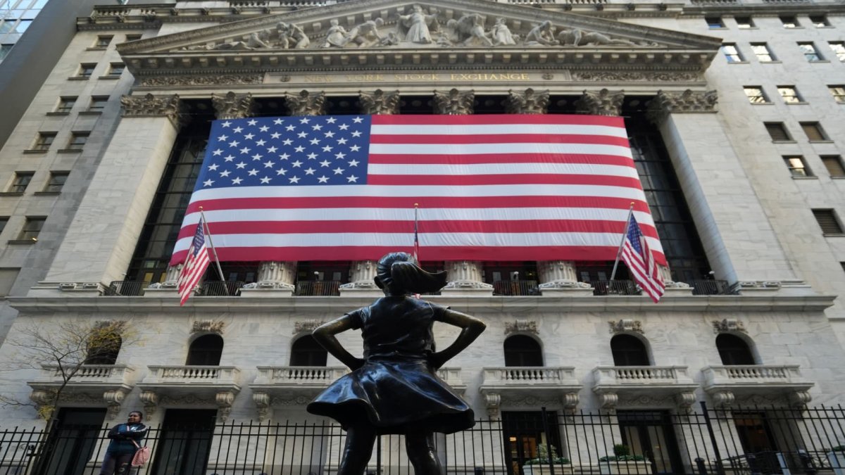 Dow rallies 400 points, S&P 500 gains 1% as traders await U.S. election ...