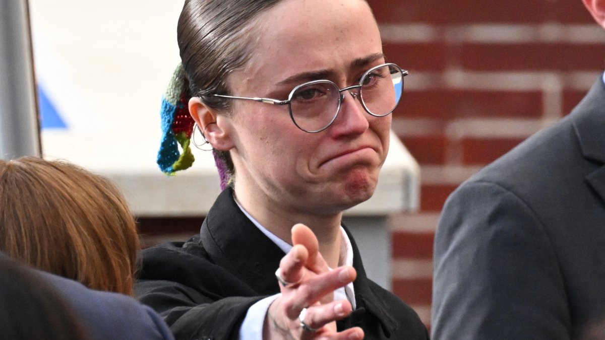 Ella Emhoff slams rumors she was hospitalized for a mental breakdown ...