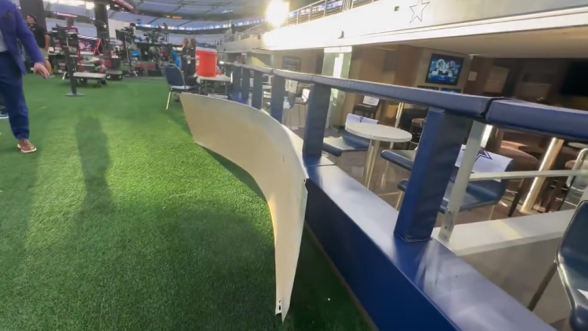 Metal falls from AT&T Stadium roof – NBC New York