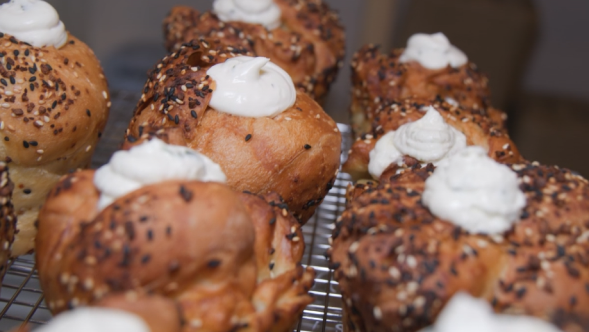 Where to try the viral everything cruffins in NYC – NBC New York
