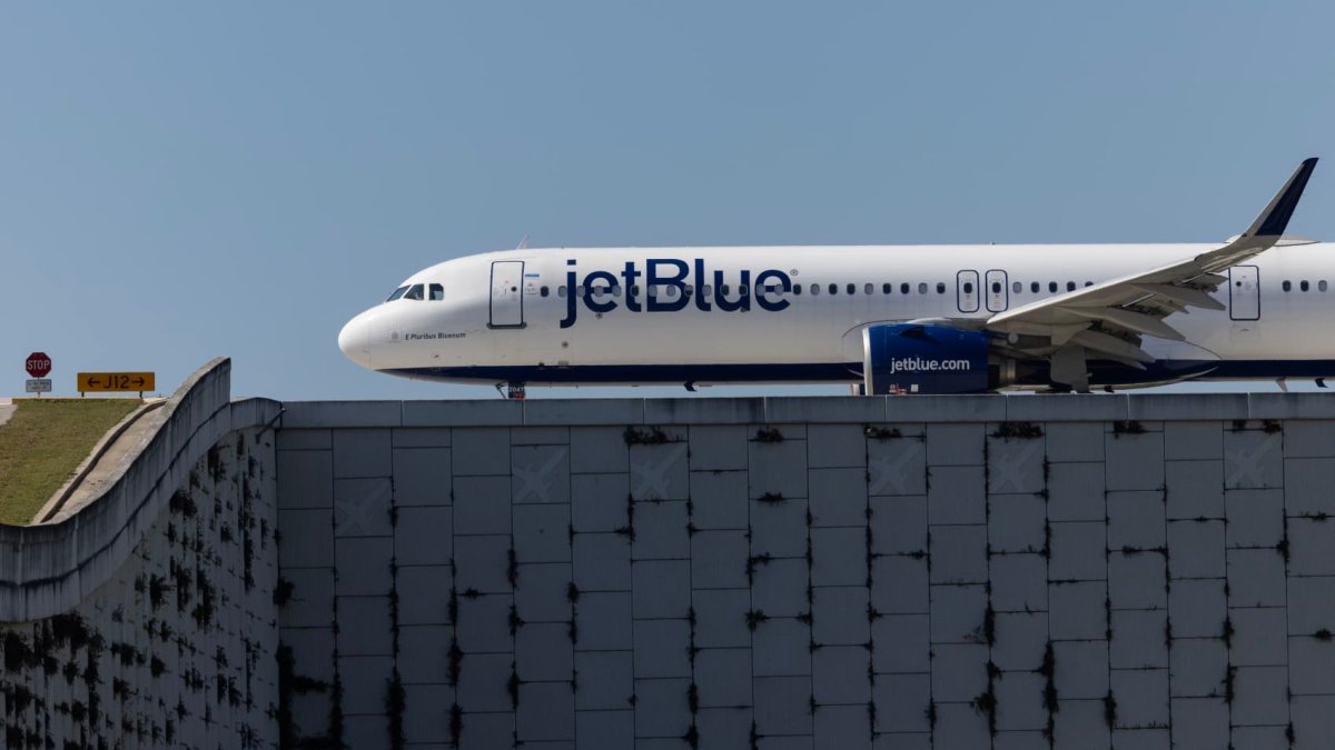 JetBlue shares tumble 25% after disappointing outlook – NBC New York