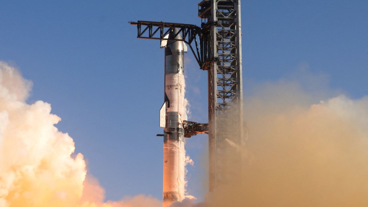 SpaceX valuation surges to $350 billion as company buys back stock ...