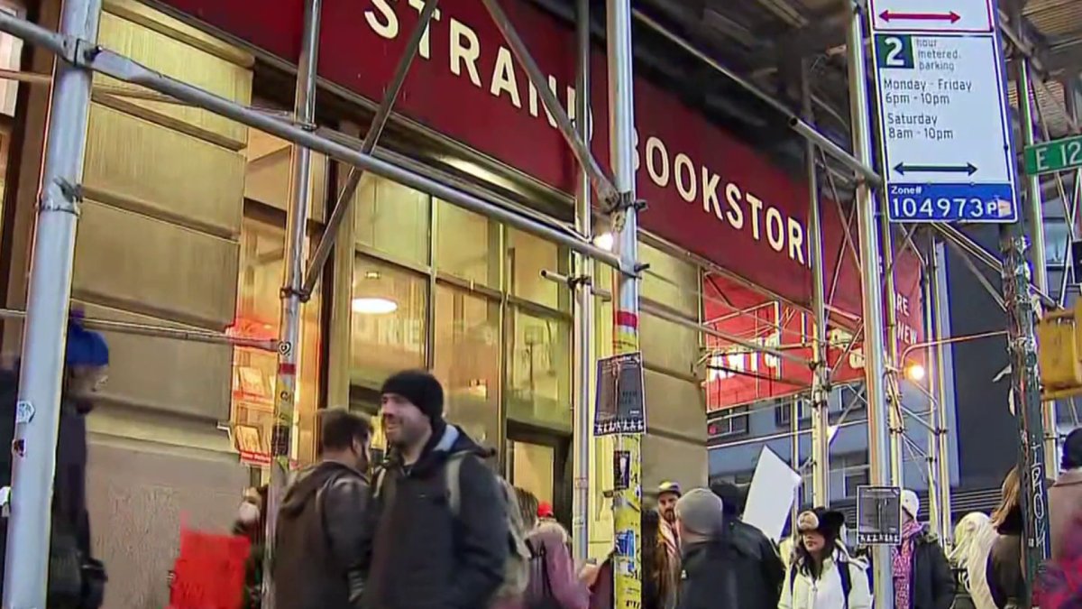 Strand Bookstore workers on strike demand more pay – NBC New York