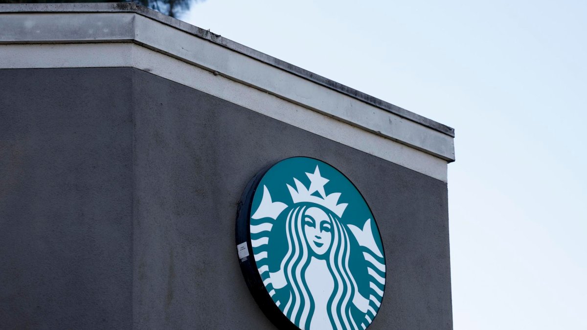 Starbucks defaults to mugs for ‘at here’ orders, free refills in stores ...