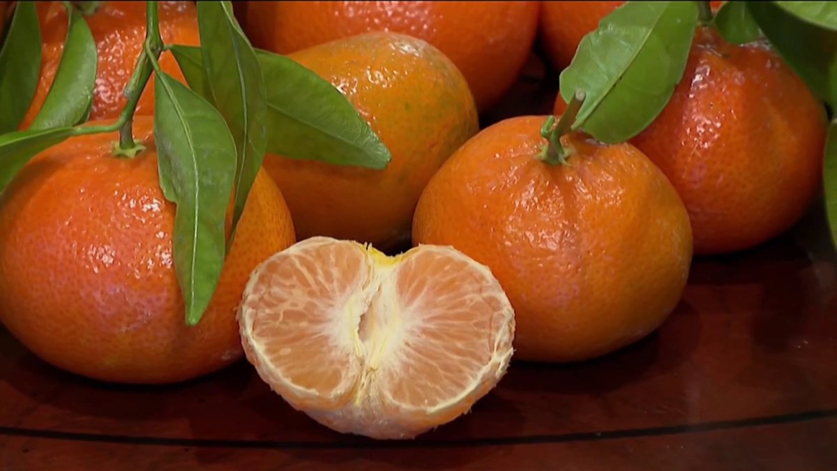 Produce Pete: Picking the best stem and leaf mandarins – NBC New York
