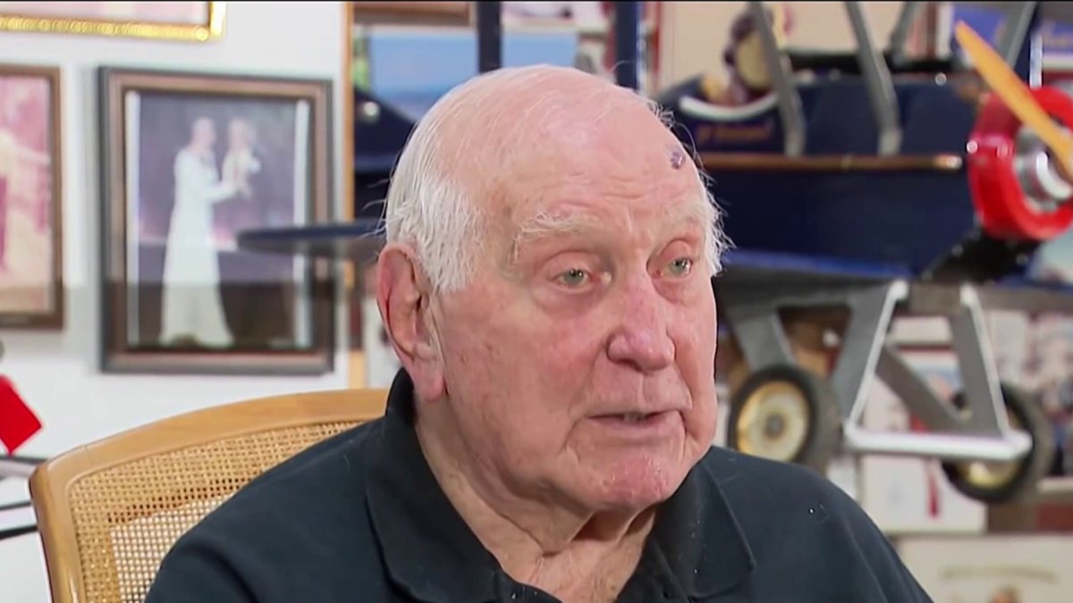 Veteran pilot provides context to midair American Airlines crash – NBC ...