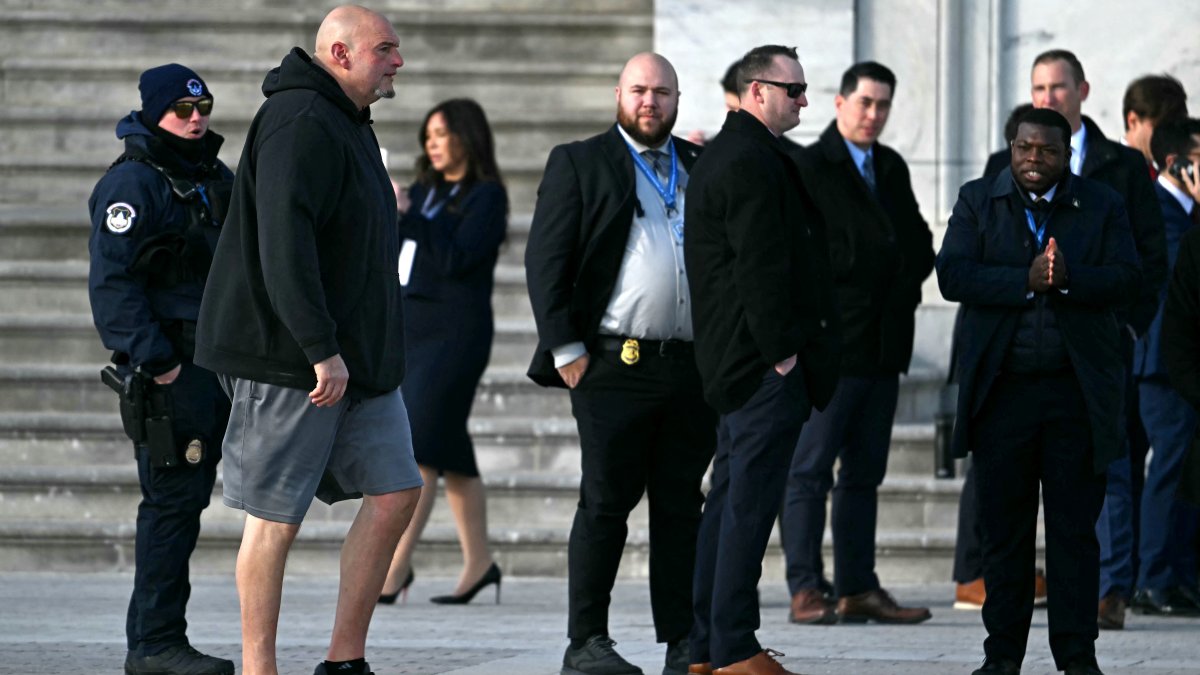 Sen. John Fetterman inauguration attire: shorts and a hoodie – NBC New York