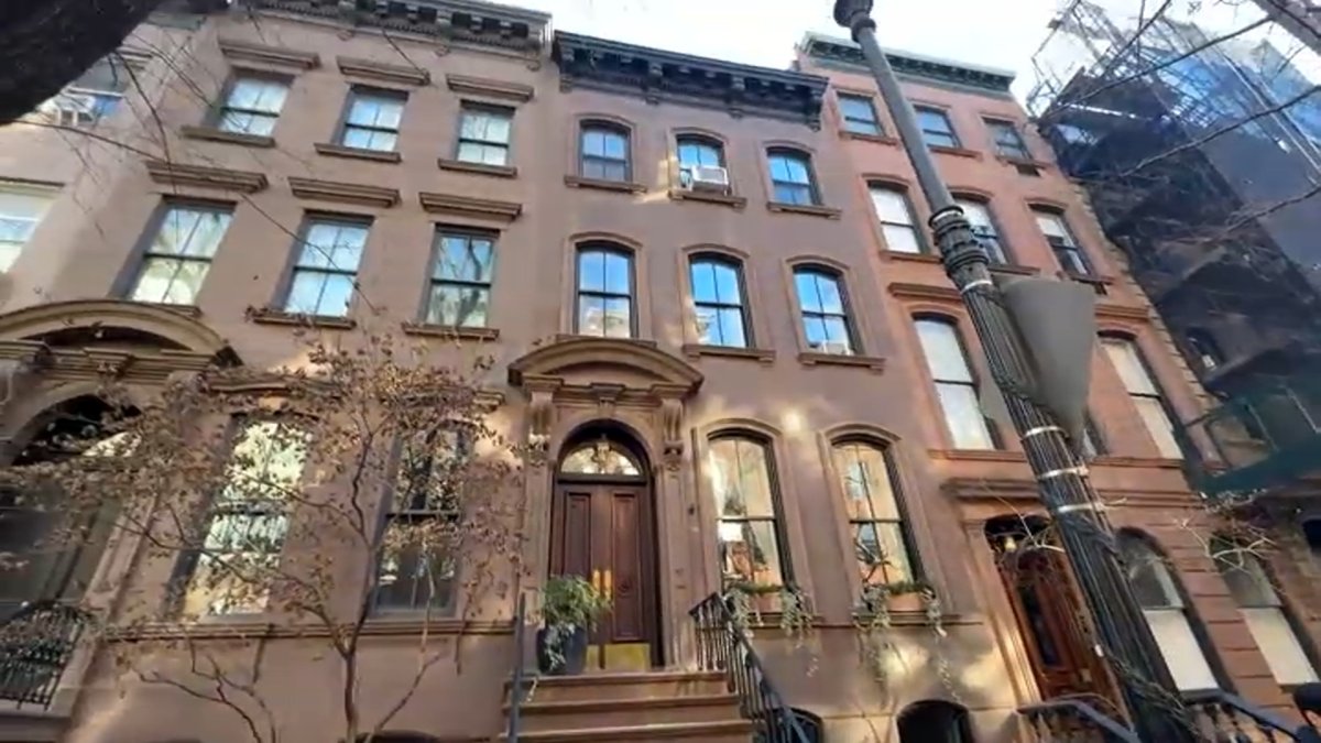 ‘Sex and the City’ brownstone in NYC will get a gate due to tourists ...