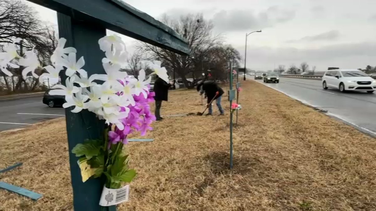 Potomac River crash: artist builds memorial along road – NBC New York