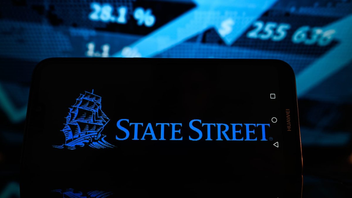 State Street, Apollo team up to launch first of its kind private credit ...