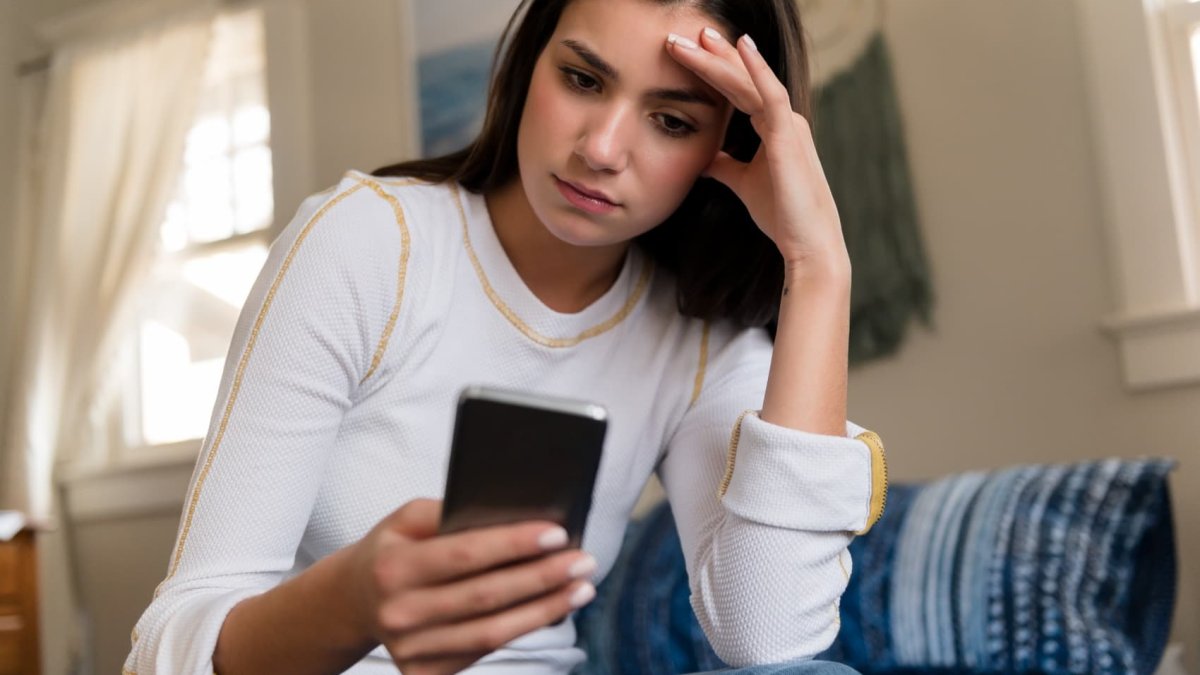 Gen Z battling with phone anxiety are taking telephobia courses to ...