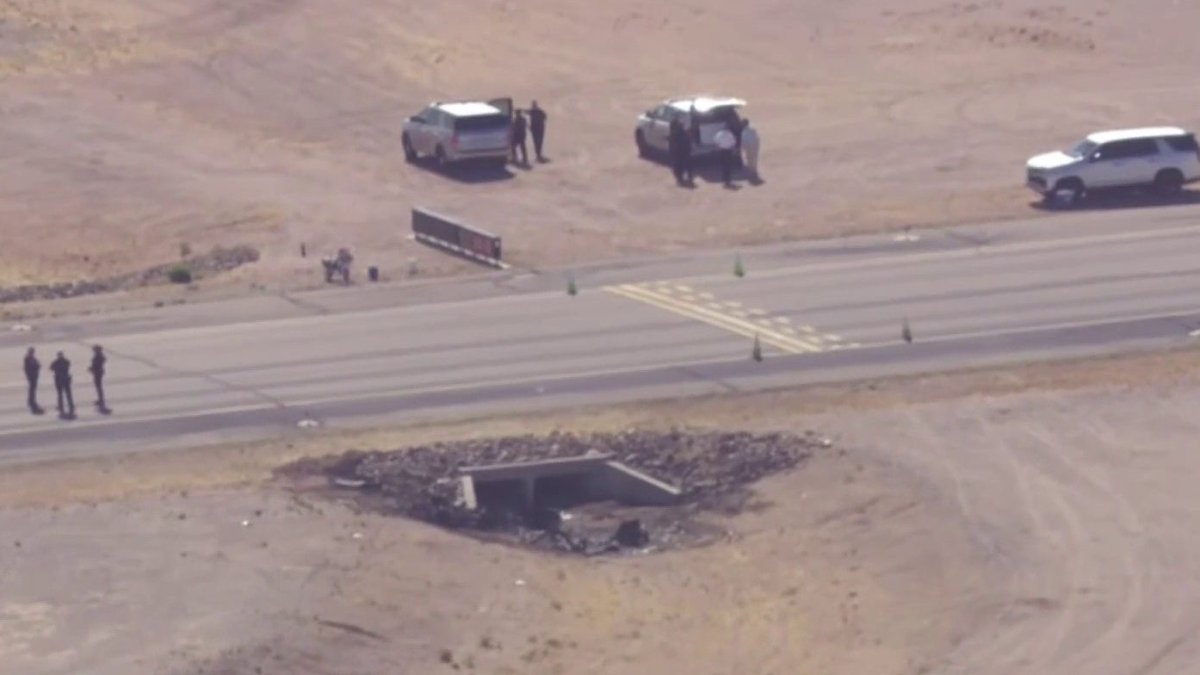 2 killed when private planes collide midair at Arizona airport – NBC ...