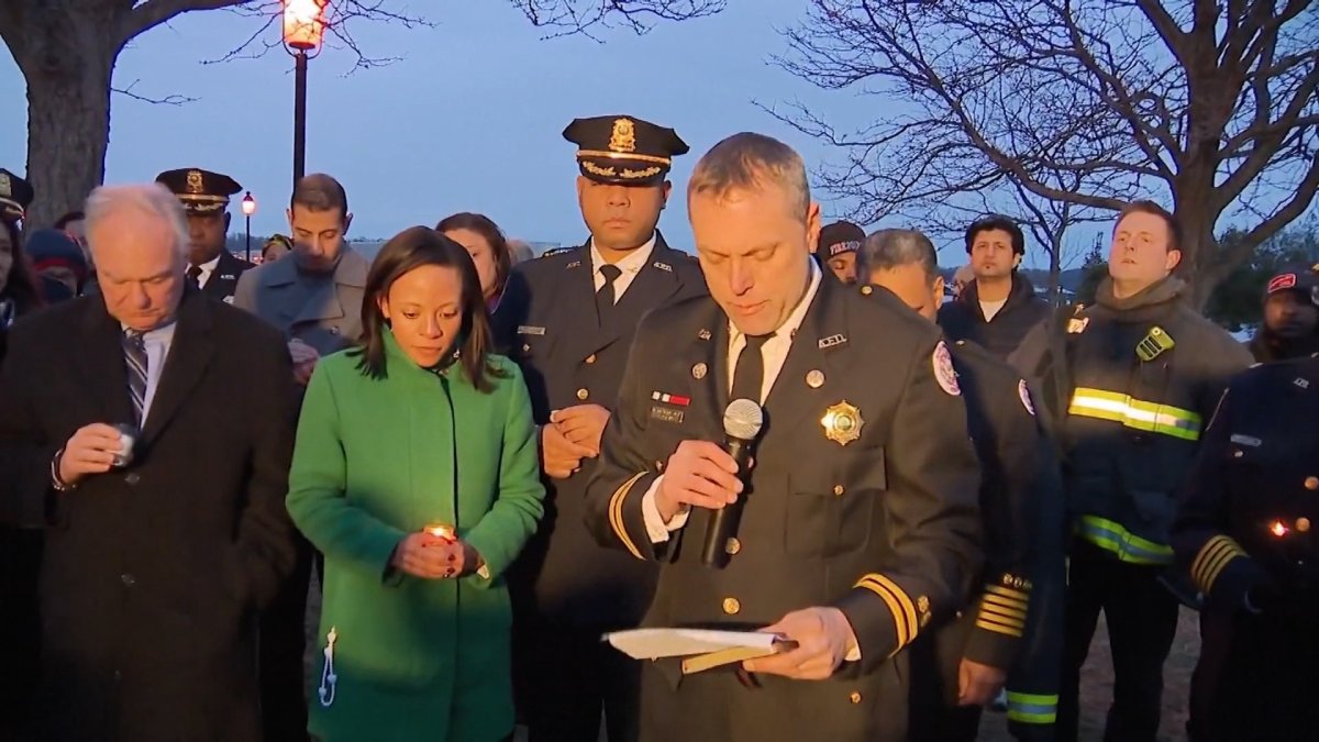 VIDEO: Vigil for DC crash victims held on Potomac waterfront – NBC New York