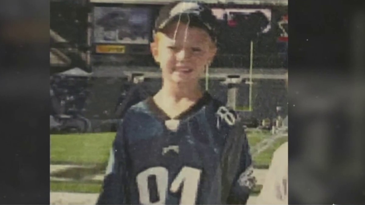NJ hometown of Eagles backup QB Kenny Pickett celebrates his team’s ...