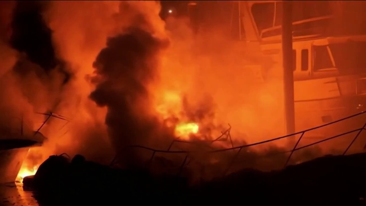Mother, child hospitalized after massive marina fire – NBC New York