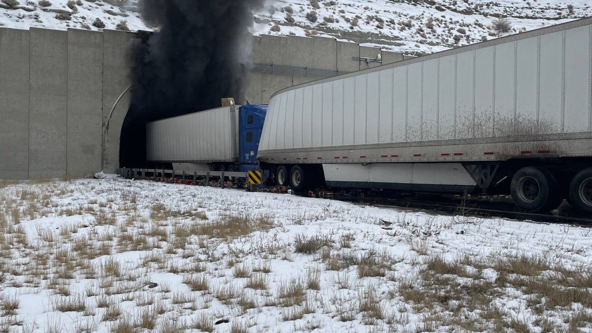 2 dead in Wyoming highway tunnel pileup that closed major east-west ...