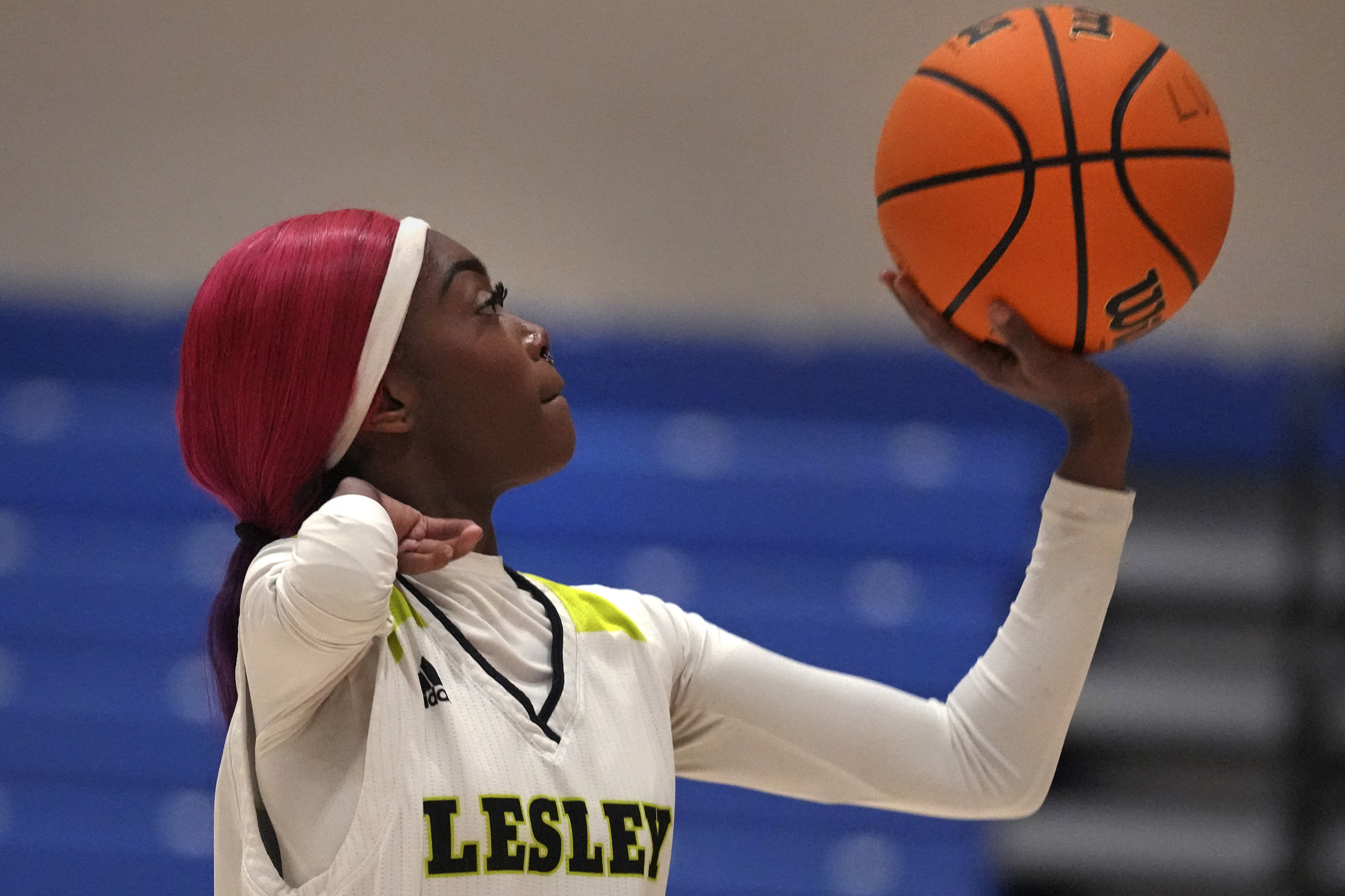 One-armed basketball player makes women’s Division III history – NBC ...