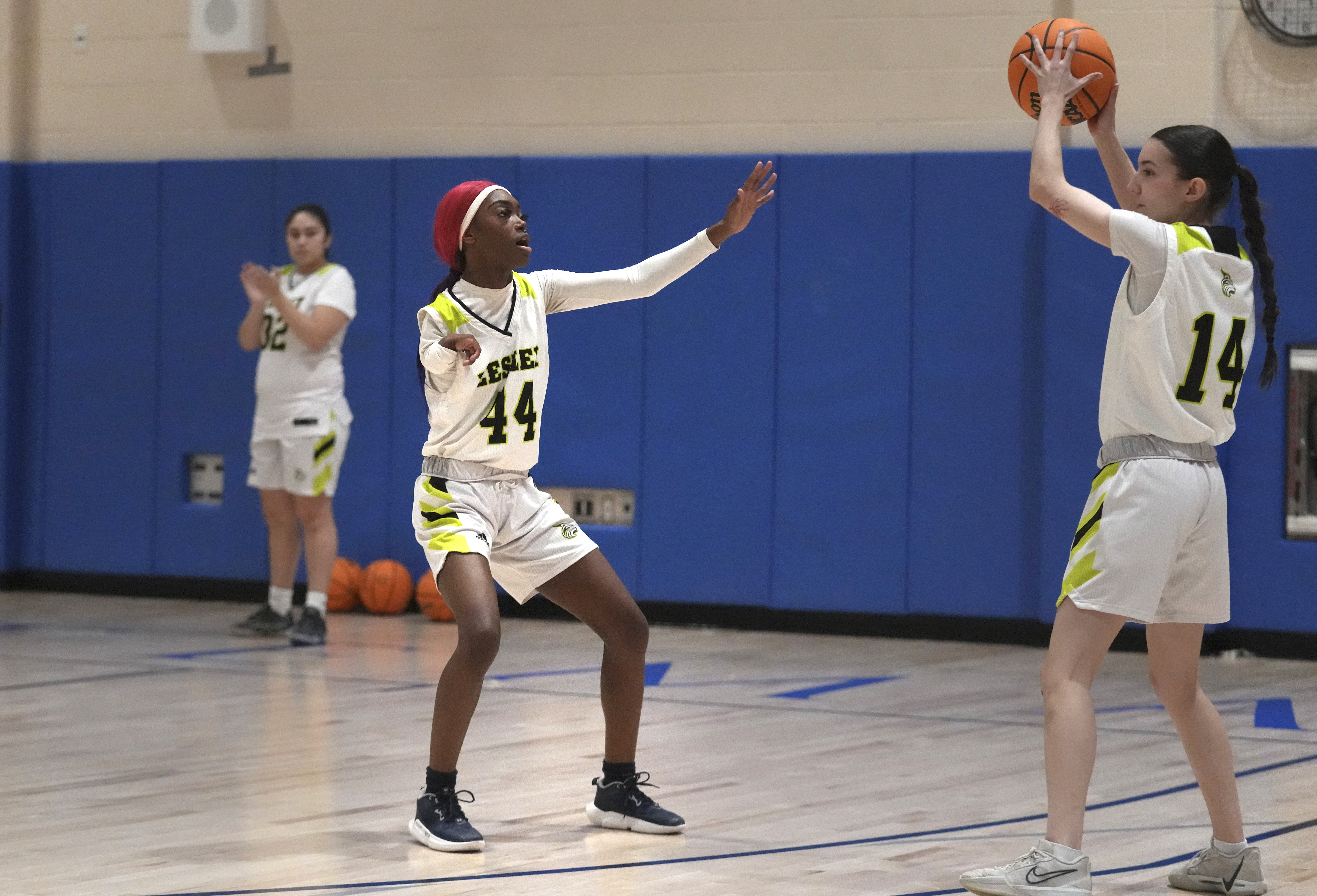 One-armed basketball player makes women’s Division III history – NBC ...