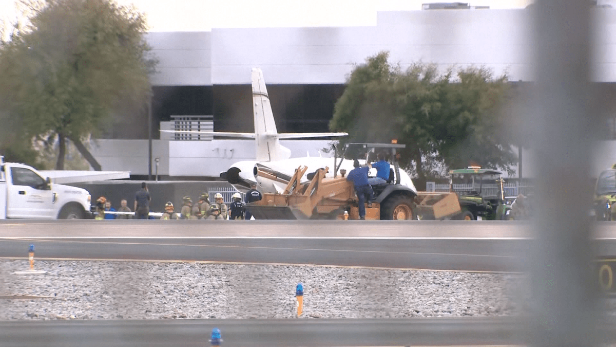 1 dead in Arizona after jet hits plane parked near Scottsdale airport ...