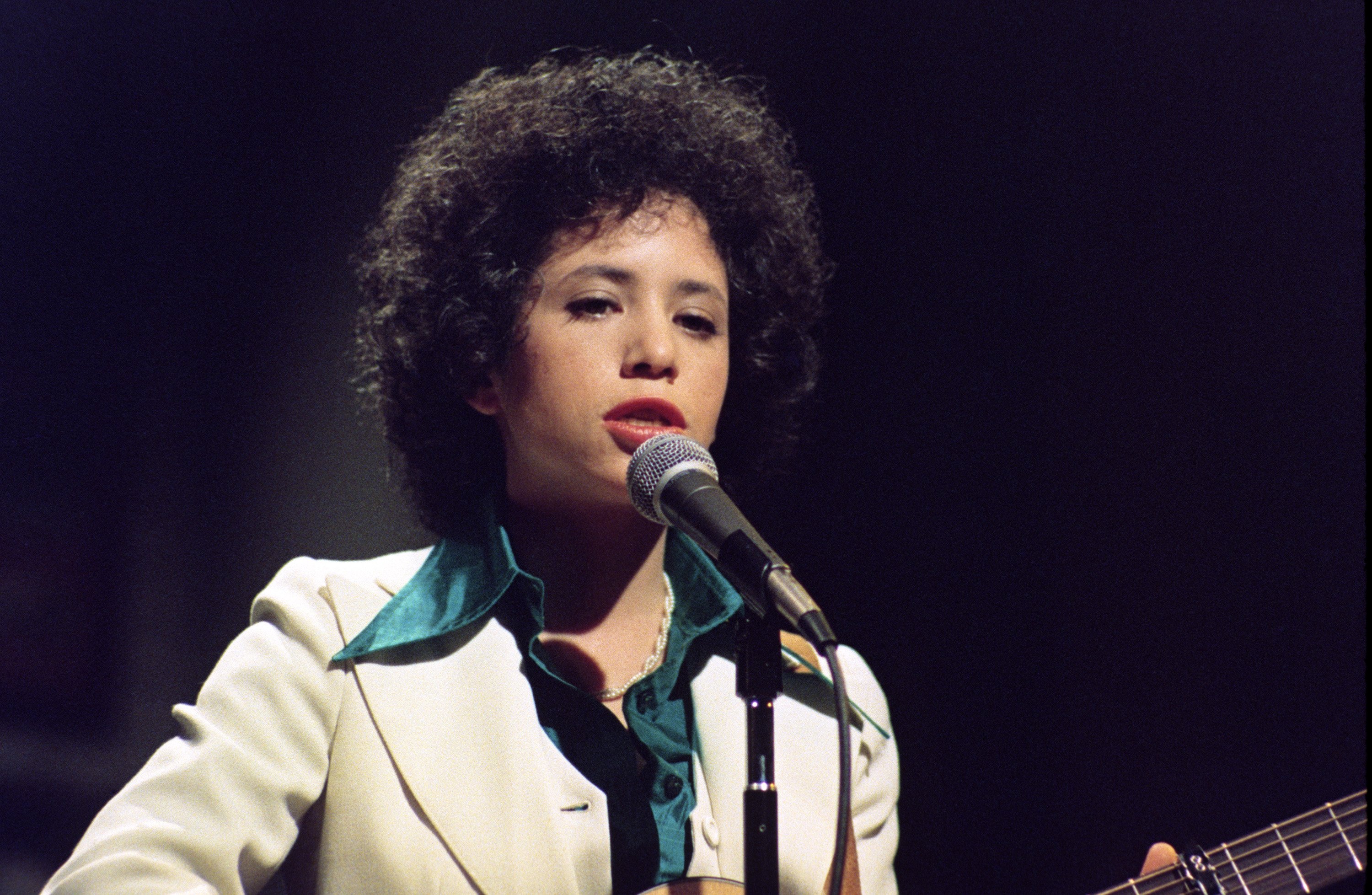 Who was SNL’s first musical guest in 1975? – NBC New York