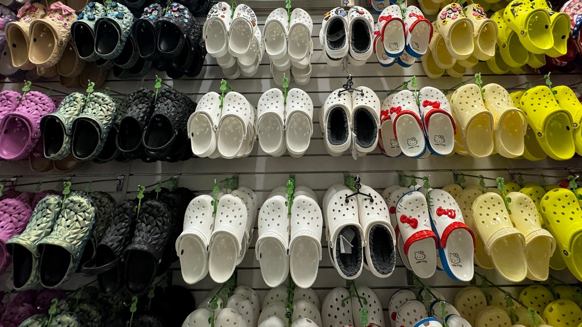 Citing safety concerns, some schools are banning Crocs – NBC New York