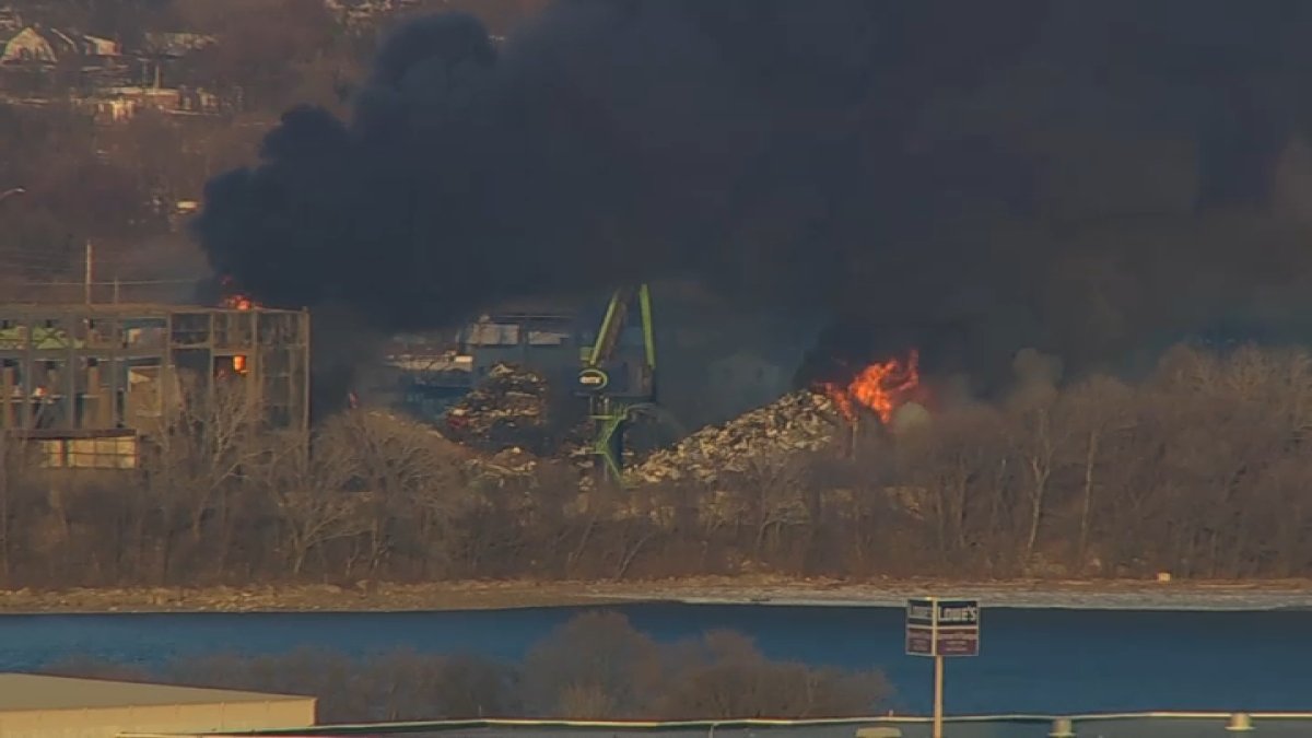 Junkyard fire in Camden sent black smoke into the air – NBC New York