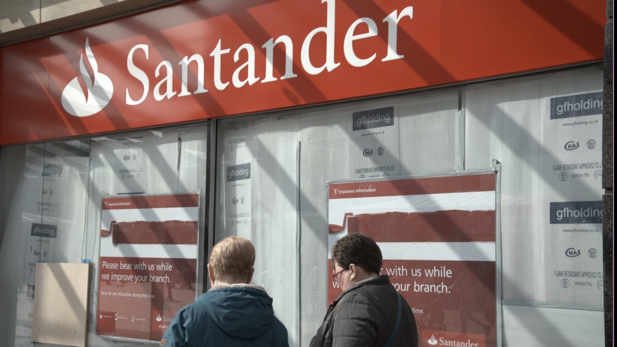Santander says 750 jobs at risk as it pursues UK branch closures – NBC ...