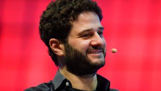 Asana CEO Dustin Moskovitz announces retirement, stock plummets 25% ...