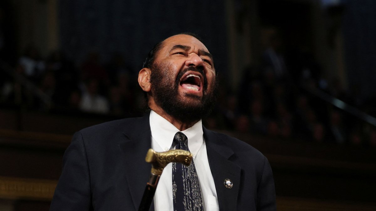 Rep. Al Green tossed from Trump’s address to Congress after disrupting ...