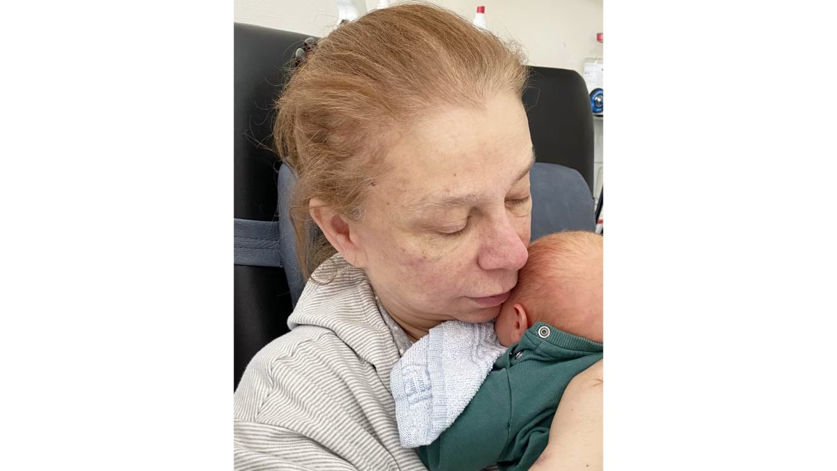 66-year-old woman gives birth to 10th child, without IVF – NBC New York