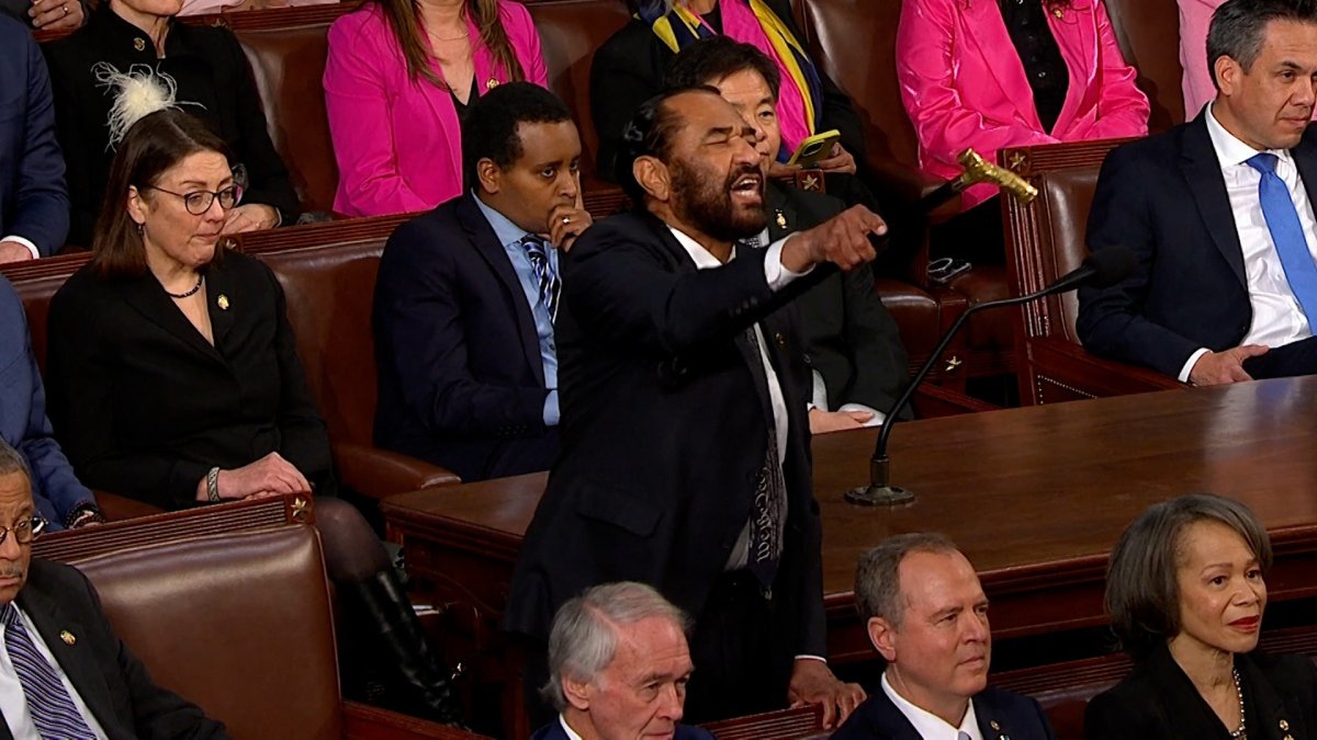WATCH: House votes to censure Rep. Al Green for disruption during Trump ...