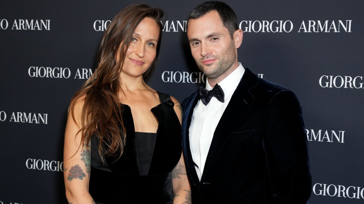 Penn Badgley and wife Domino Kirke are expecting twins – NBC New York