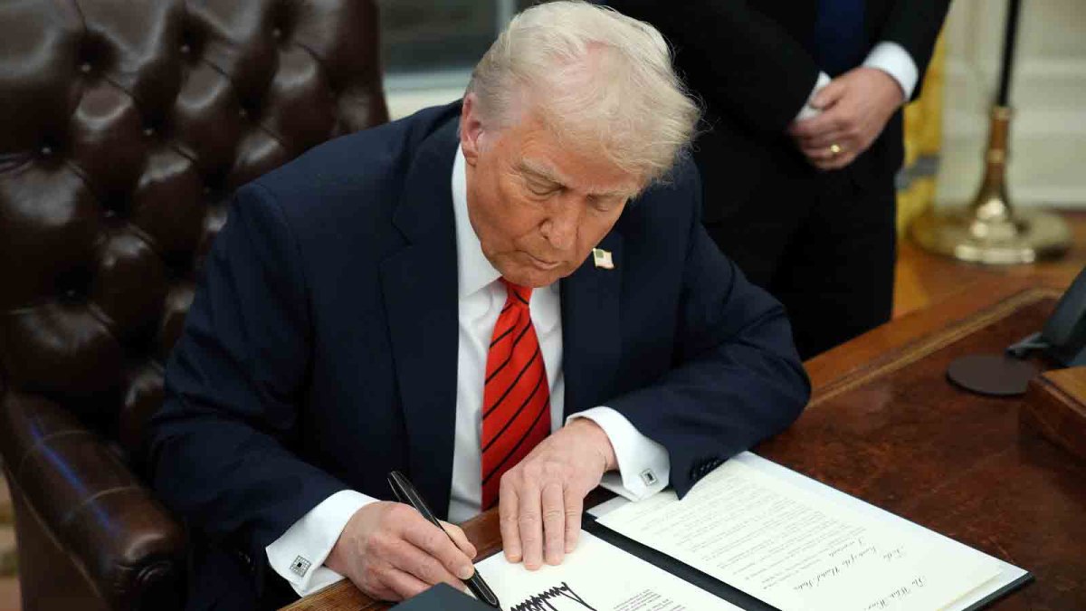 Trump’s 25% tariffs on all steel and aluminum imports go into effect ...