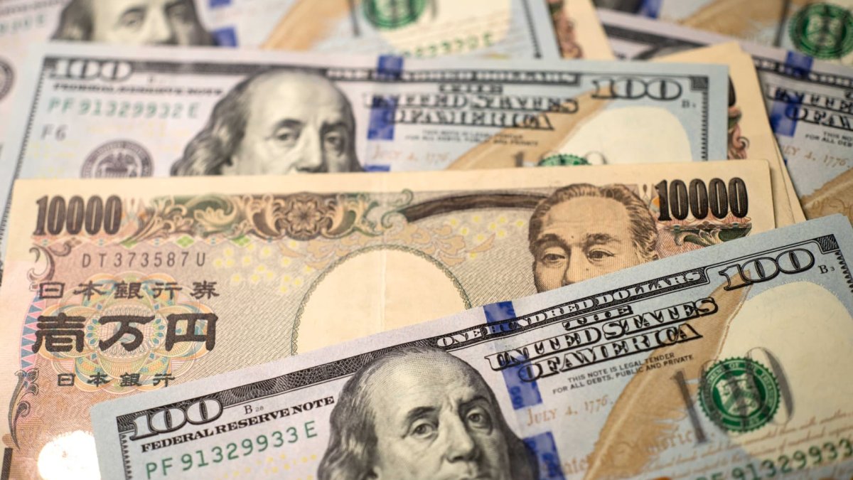 Japanese yen and Swiss franc top hedges against Trump tariffs ...