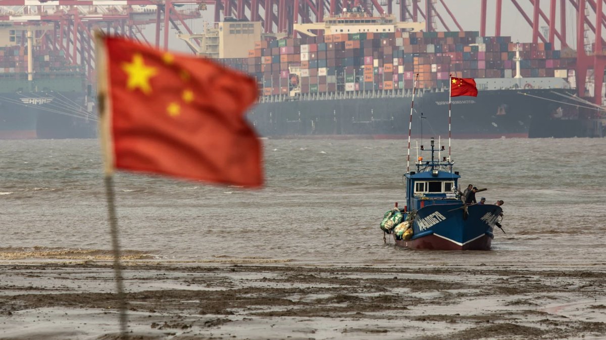 CNBC Daily Open: Musk slams Navarro as Trump’s 104% tariffs on China ...