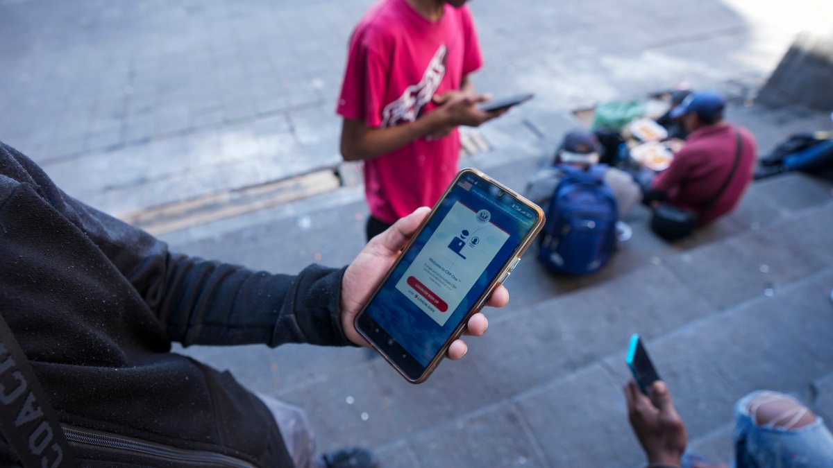 Migrants who entered on CBP One app told to leave ‘immediately’ – NBC ...